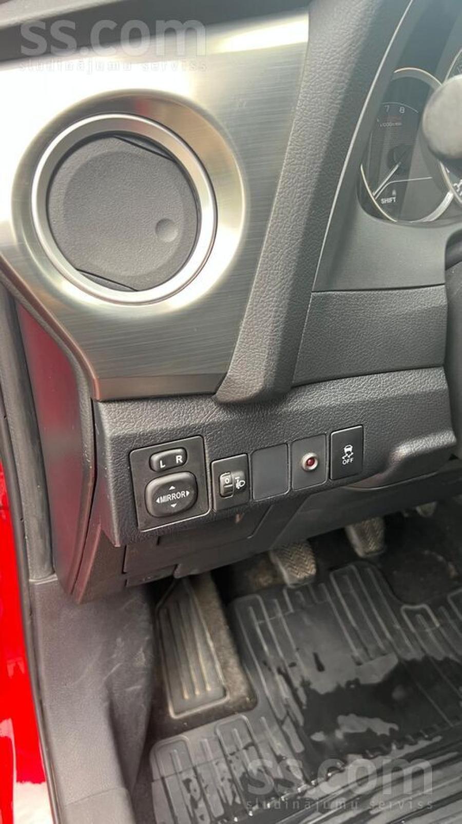 Sarkans Toyota Auris 2015 Jelgava, ar dzinēja tilpumu 1.60 L un nobraukumu 155 tūkst. km par 6200 €, foto 14 vietnē AUTOMOTO.COM.LV