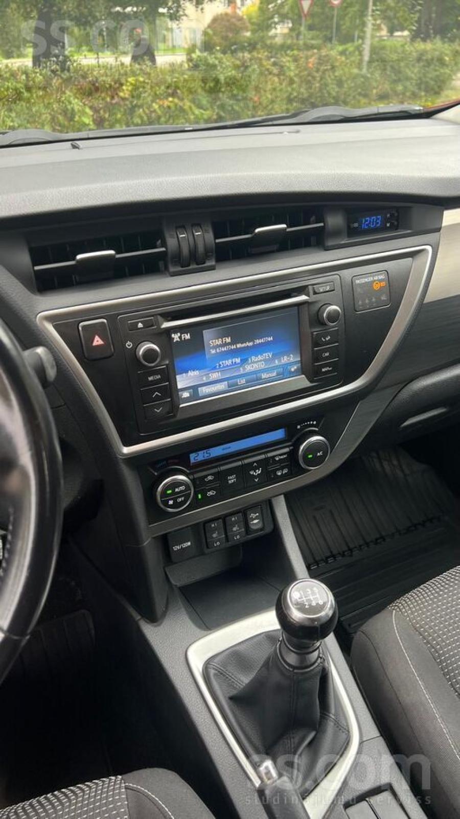 Sarkans Toyota Auris 2015 Jelgava, ar dzinēja tilpumu 1.60 L un nobraukumu 155 tūkst. km par 6200 €, foto 16 vietnē AUTOMOTO.COM.LV