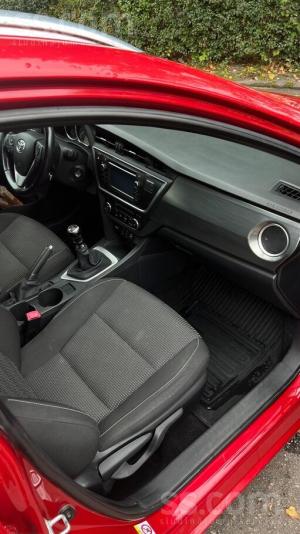 Sarkans Toyota Auris 2015 Jelgava, ar dzinēja tilpumu 1.60 L un nobraukumu 155 tūkst. km par 6200 €, foto 23 vietnē AUTOMOTO.COM.LV