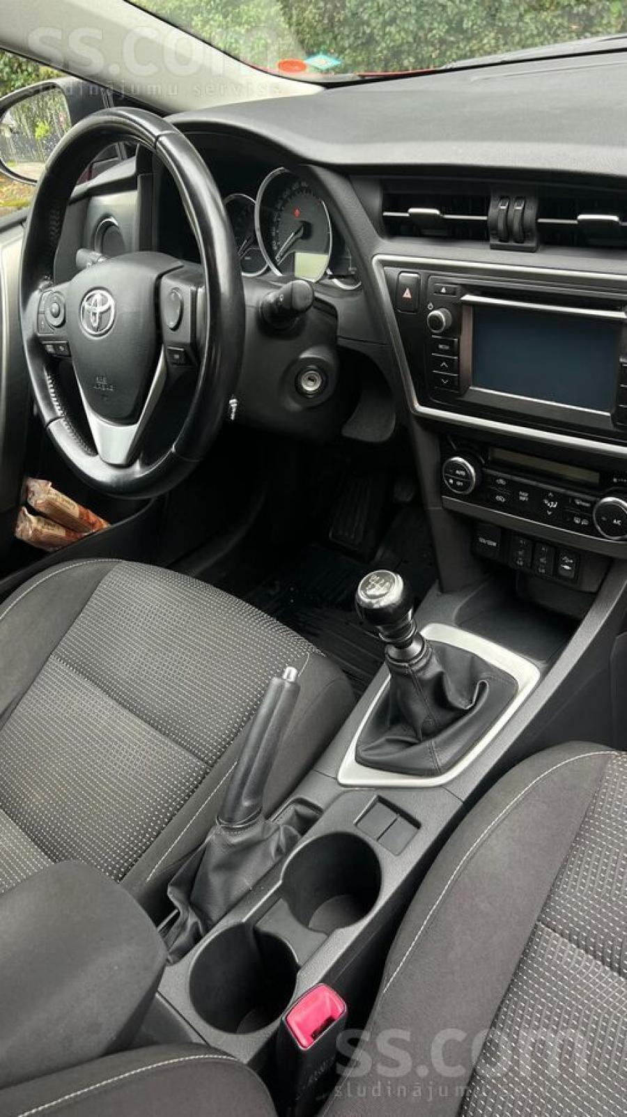 Sarkans Toyota Auris 2015 Jelgava, ar dzinēja tilpumu 1.60 L un nobraukumu 155 tūkst. km par 6200 €, foto 24 vietnē AUTOMOTO.COM.LV