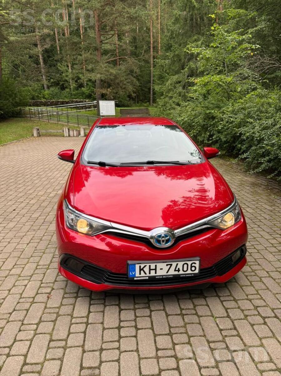 Sarkans Toyota Auris 2016 Rēzekne, ar dzinēja tilpumu 1.80 L un nobraukumu 220 tūkst. km par 8800 €, foto 1 vietnē AUTOMOTO.COM.LV