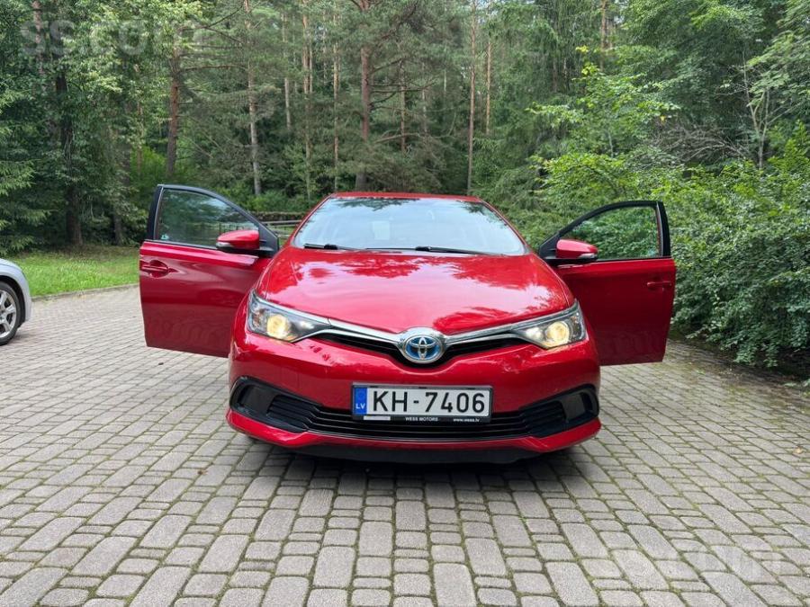 Sarkans Toyota Auris 2016 Rēzekne, ar dzinēja tilpumu 1.80 L un nobraukumu 220 tūkst. km par 8800 €, foto 2 vietnē AUTOMOTO.COM.LV