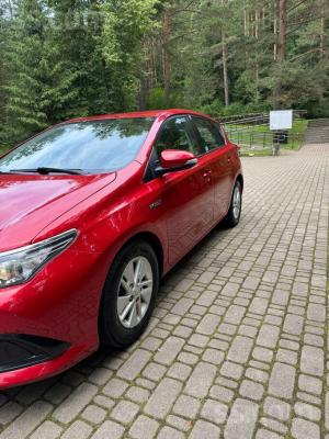 Sarkans Toyota Auris 2016 Rēzekne, ar dzinēja tilpumu 1.80 L un nobraukumu 220 tūkst. km par 8800 €, foto 4 vietnē AUTOMOTO.COM.LV