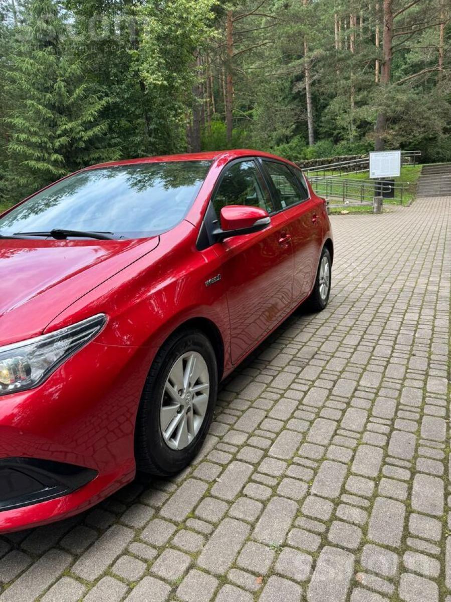 Sarkans Toyota Auris 2016 Rēzekne, ar dzinēja tilpumu 1.80 L un nobraukumu 220 tūkst. km par 8800 €, foto 4 vietnē AUTOMOTO.COM.LV