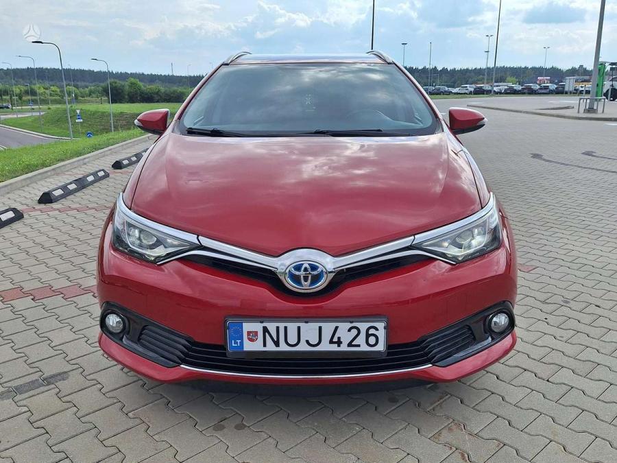Sarkans Toyota Auris 2016 Viļņa, ar dzinēja tilpumu 1.80 L un nobraukumu 190 tūkst. km par 9250 €, foto 4 vietnē AUTOMOTO.COM.LV