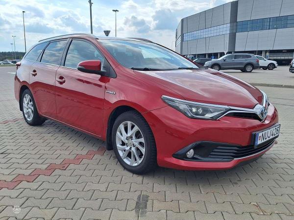 Sarkans Toyota Auris 2016 Viļņa, ar dzinēja tilpumu 1.80 L un nobraukumu 190 tūkst. km par 9250 €, foto 4 vietnē AUTOMOTO.COM.LV