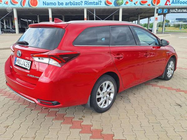 Sarkans Toyota Auris 2016 Viļņa, ar dzinēja tilpumu 1.80 L un nobraukumu 190 tūkst. km par 9250 €, foto 6 vietnē AUTOMOTO.COM.LV