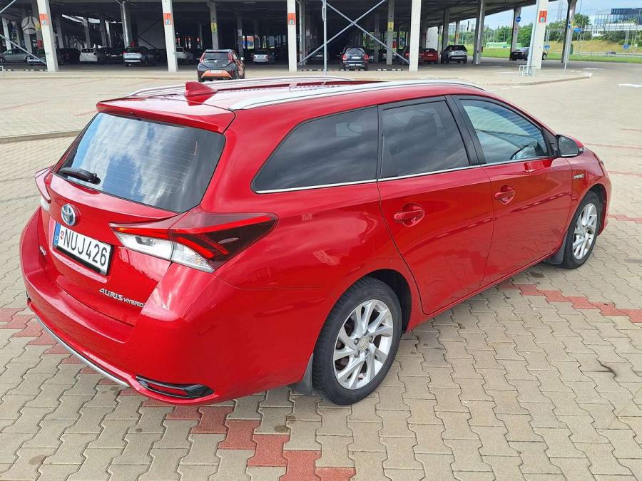 Sarkans Toyota Auris 2016 Viļņa, ar dzinēja tilpumu 1.80 L un nobraukumu 190 tūkst. km par 9250 €, foto 8 vietnē AUTOMOTO.COM.LV