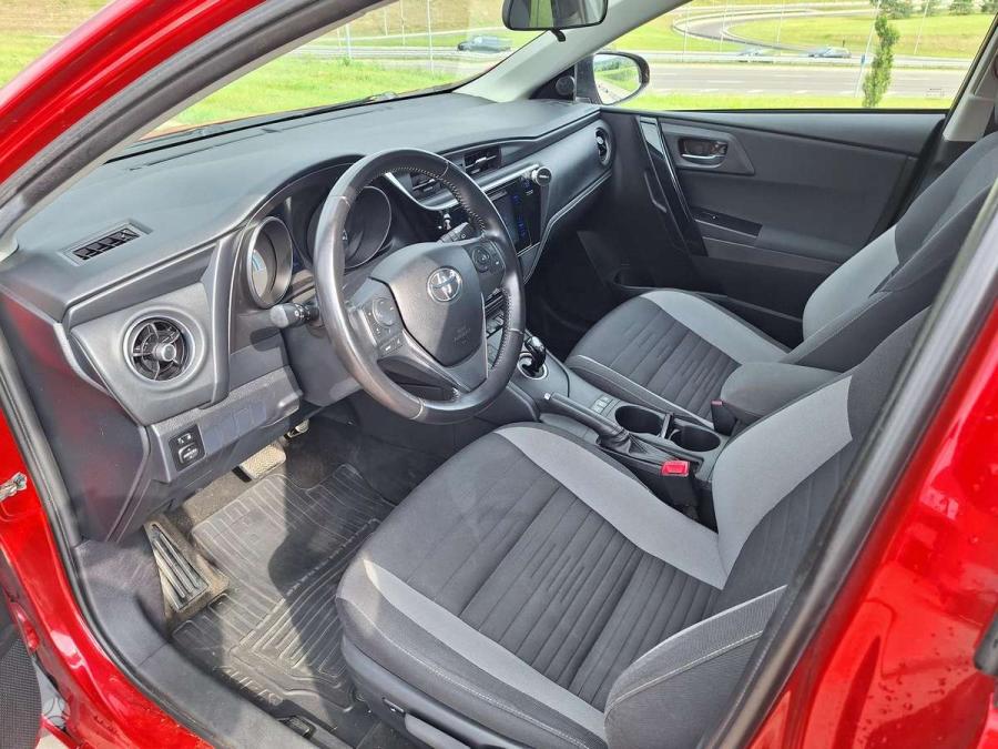 Sarkans Toyota Auris 2016 Viļņa, ar dzinēja tilpumu 1.80 L un nobraukumu 190 tūkst. km par 9250 €, foto 11 vietnē AUTOMOTO.COM.LV