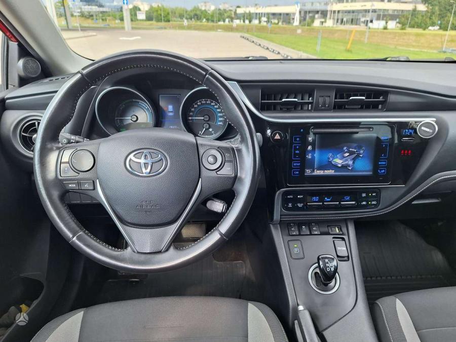 Sarkans Toyota Auris 2016 Viļņa, ar dzinēja tilpumu 1.80 L un nobraukumu 190 tūkst. km par 9250 €, foto 19 vietnē AUTOMOTO.COM.LV