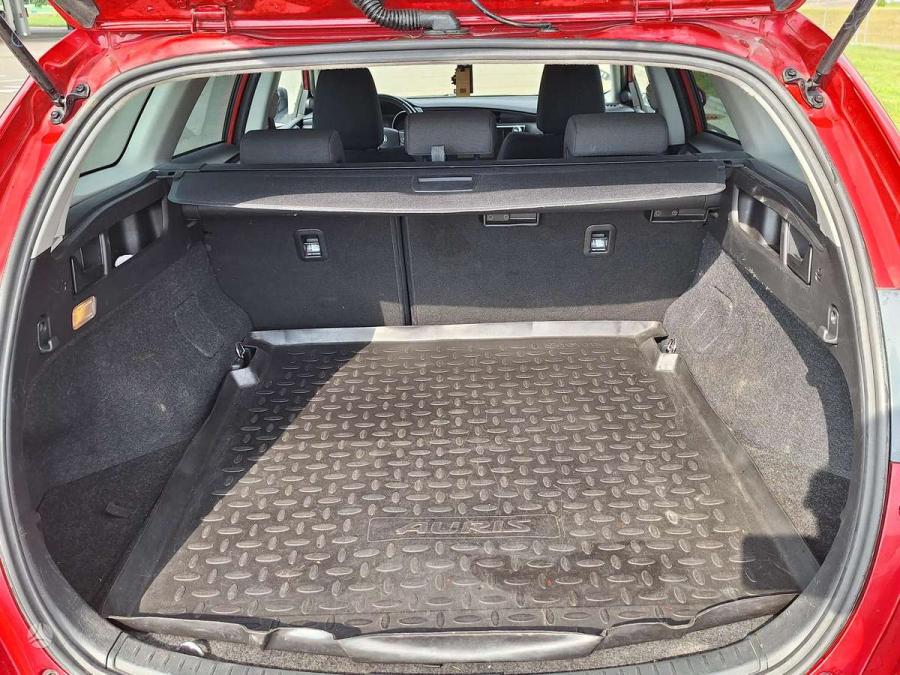 Sarkans Toyota Auris 2016 Viļņa, ar dzinēja tilpumu 1.80 L un nobraukumu 190 tūkst. km par 9250 €, foto 20 vietnē AUTOMOTO.COM.LV