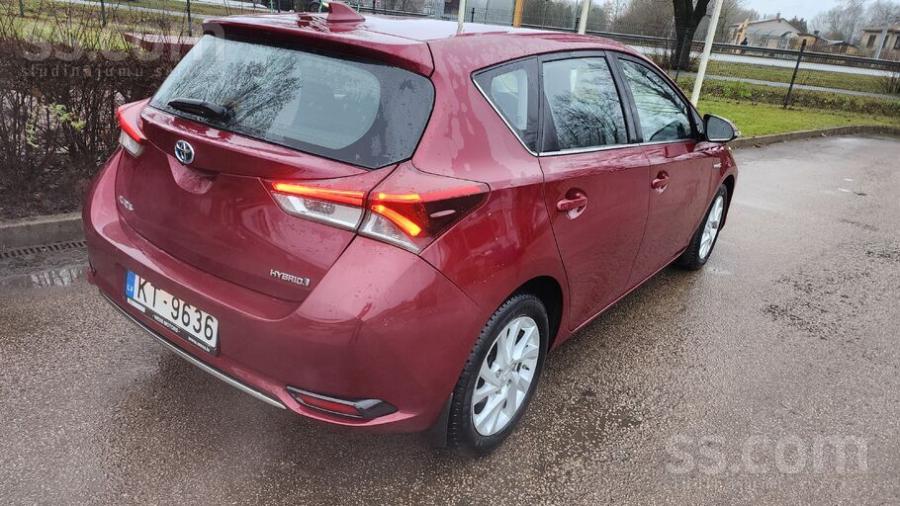 Red Toyota Auris 2017 in Ogre, with an engine capacity of 1.80 L and mileage of 0 thousand km for 10950 €, photo 2 on AUTOMOTO.COM.LV