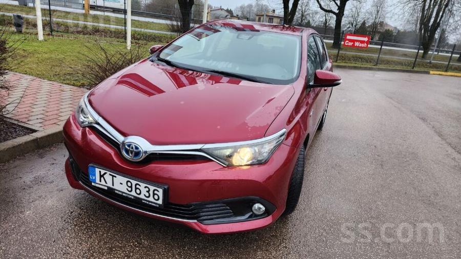 Red Toyota Auris 2017 in Ogre, with an engine capacity of 1.80 L and mileage of 0 thousand km for 10950 €, photo 3 on AUTOMOTO.COM.LV