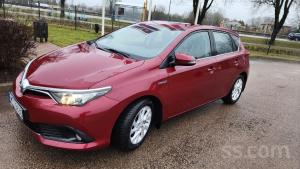 Red Toyota Auris 2017 in Ogre, with an engine capacity of 1.80 L and mileage of 0 thousand km for 10950 €, photo 5 on AUTOMOTO.COM.LV