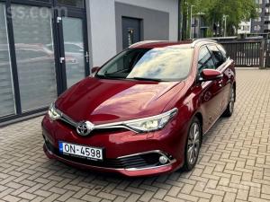 Красный Тойота Аурис 2017 в Рига, объемом двигателя 1.60 л и пробегом 236 тыс. км за 9800 €, фото  на AUTOMOTO.COM.LV
