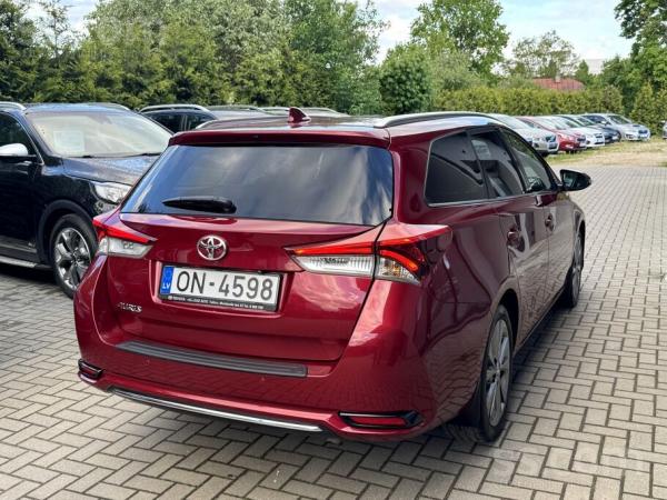 Red Toyota Auris 2017 in Riga, with an engine capacity of 1.60 L and mileage of 236 thousand km for 9800 €, photo 3 on AUTOMOTO.COM.LV