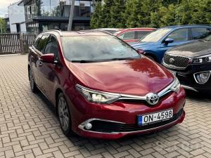 Красный Тойота Аурис 2017 в Рига, объемом двигателя 1.60 л и пробегом 236 тыс. км за 9800 €, фото 3 на AUTOMOTO.COM.LV