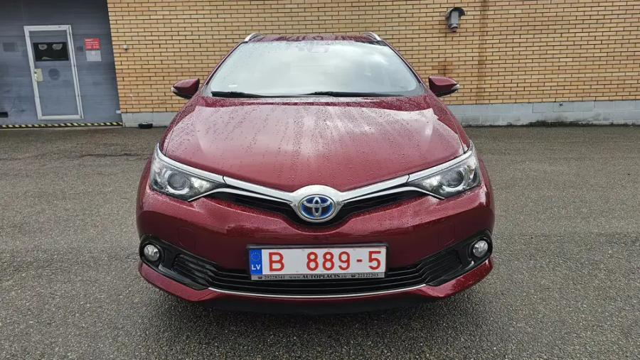 Sarkans Toyota Auris 2017 Rīga, ar dzinēja tilpumu 1.80 L un nobraukumu 152 tūkst. km par 12500 €, foto 3 vietnē AUTOMOTO.COM.LV