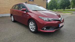 Sarkans Toyota Auris 2017 Rīga, ar dzinēja tilpumu 1.80 L un nobraukumu 152 tūkst. km par 12500 €, foto 4 vietnē AUTOMOTO.COM.LV