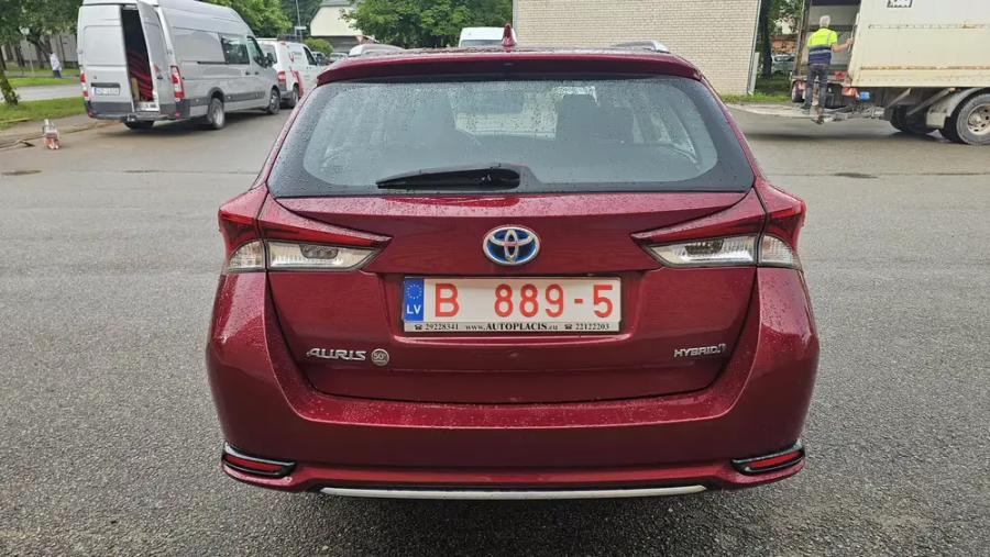 Sarkans Toyota Auris 2017 Rīga, ar dzinēja tilpumu 1.80 L un nobraukumu 152 tūkst. km par 12500 €, foto 7 vietnē AUTOMOTO.COM.LV