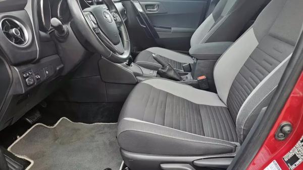 Red Toyota Auris 2017 in Riga, with an engine capacity of 1.80 L and mileage of 152 thousand km for 12500 €, photo 10 on AUTOMOTO.COM.LV
