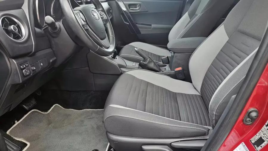 Sarkans Toyota Auris 2017 Rīga, ar dzinēja tilpumu 1.80 L un nobraukumu 152 tūkst. km par 12500 €, foto 11 vietnē AUTOMOTO.COM.LV