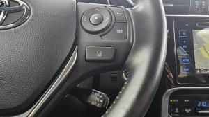 Sarkans Toyota Auris 2017 Rīga, ar dzinēja tilpumu 1.80 L un nobraukumu 152 tūkst. km par 12500 €, foto 18 vietnē AUTOMOTO.COM.LV