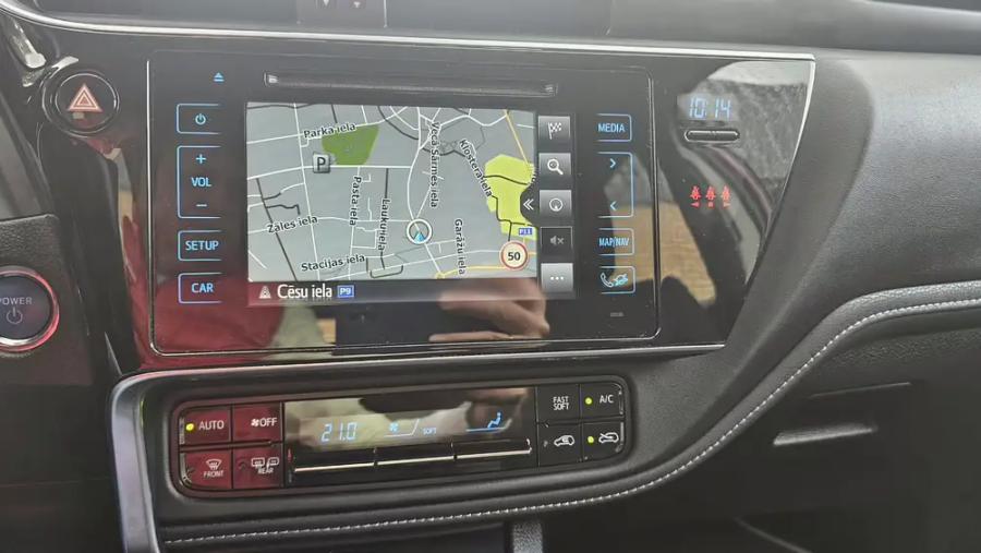 Sarkans Toyota Auris 2017 Rīga, ar dzinēja tilpumu 1.80 L un nobraukumu 152 tūkst. km par 12500 €, foto 22 vietnē AUTOMOTO.COM.LV