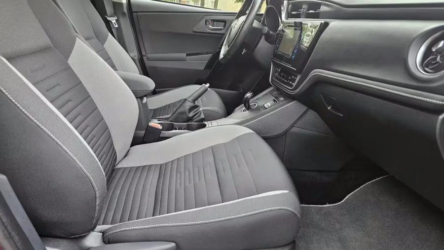 Sarkans Toyota Auris 2017 Rīga, ar dzinēja tilpumu 1.80 L un nobraukumu 152 tūkst. km par 12500 €, foto 26 vietnē AUTOMOTO.COM.LV