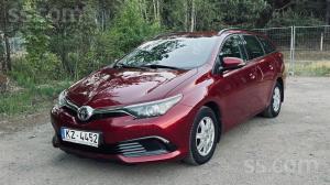 Красный Тойота Аурис 2017 в Тукумс, объемом двигателя 1.60 л и пробегом 160 тыс. км за 6700 €, фото 4 на AUTOMOTO.COM.LV