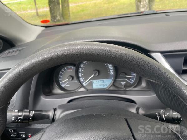 Red Toyota Auris 2017 in Riga, with an engine capacity of 1.60 L and mileage of 160 thousand km for 7890 €, photo 6 on AUTOMOTO.COM.LV