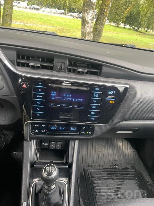 Red Toyota Auris 2017 in Riga, with an engine capacity of 1.60 L and mileage of 160 thousand km for 7890 €, photo 7 on AUTOMOTO.COM.LV