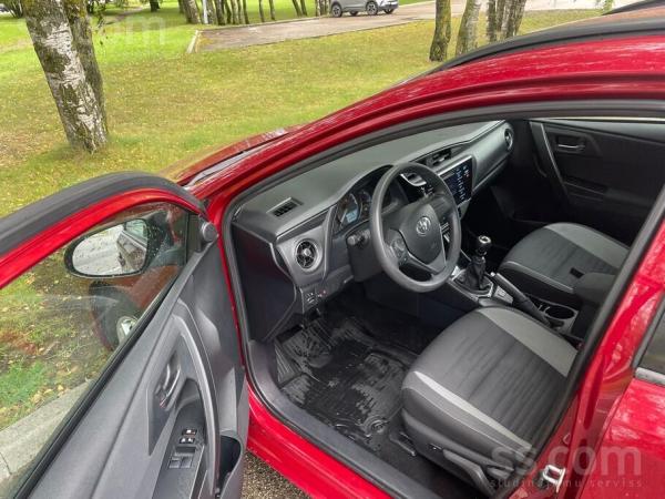 Red Toyota Auris 2017 in Riga, with an engine capacity of 1.60 L and mileage of 160 thousand km for 7890 €, photo 9 on AUTOMOTO.COM.LV