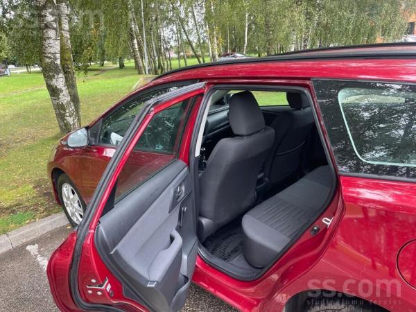 Red Toyota Auris 2017 in Riga, with an engine capacity of 1.60 L and mileage of 160 thousand km for 7890 €, photo 10 on AUTOMOTO.COM.LV