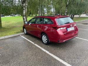 Red Toyota Auris 2017 in Riga, with an engine capacity of 1.60 L and mileage of 160 thousand km for 7690 €, photo 13 on AUTOMOTO.COM.LV