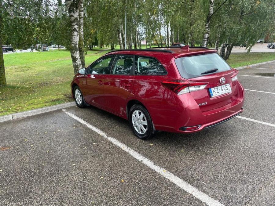 Red Toyota Auris 2017 in Riga, with an engine capacity of 1.60 L and mileage of 160 thousand km for 7690 €, photo 13 on AUTOMOTO.COM.LV