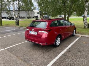 Red Toyota Auris 2017 in Riga, with an engine capacity of 1.60 L and mileage of 160 thousand km for 7690 €, photo 14 on AUTOMOTO.COM.LV
