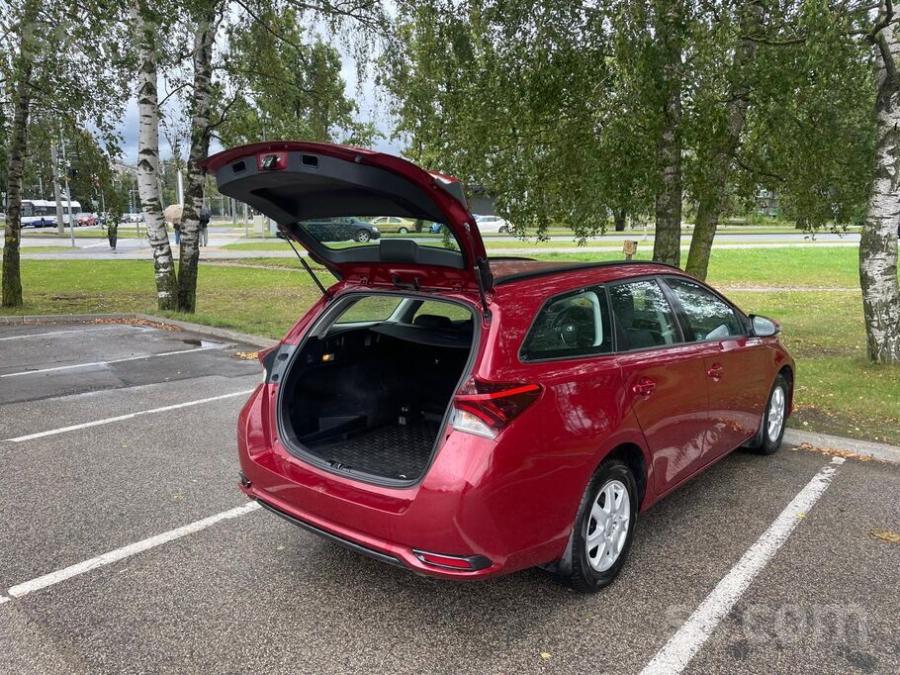 Red Toyota Auris 2017 in Riga, with an engine capacity of 1.60 L and mileage of 160 thousand km for 7690 €, photo 15 on AUTOMOTO.COM.LV
