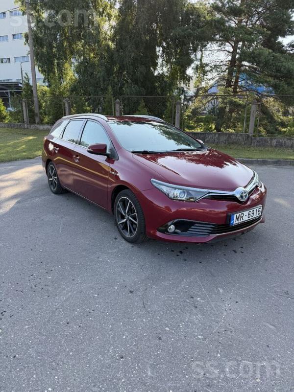 Sarkans Toyota Auris 2018 Rīga, ar dzinēja tilpumu 1.80 L un nobraukumu 109 tūkst. km par 12700 €, foto 1 vietnē AUTOMOTO.COM.LV