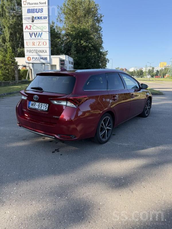 Sarkans Toyota Auris 2018 Rīga, ar dzinēja tilpumu 1.80 L un nobraukumu 109 tūkst. km par 12700 €, foto 3 vietnē AUTOMOTO.COM.LV