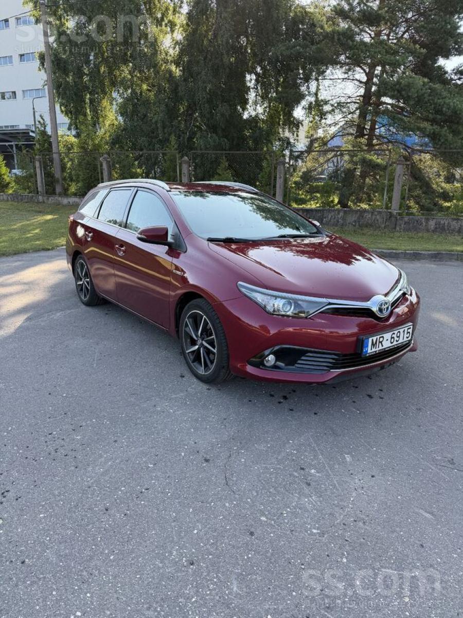 Sarkans Toyota Auris 2018 Rīga, ar dzinēja tilpumu 1.80 L un nobraukumu 109 tūkst. km par 12700 €, foto 1 vietnē AUTOMOTO.COM.LV