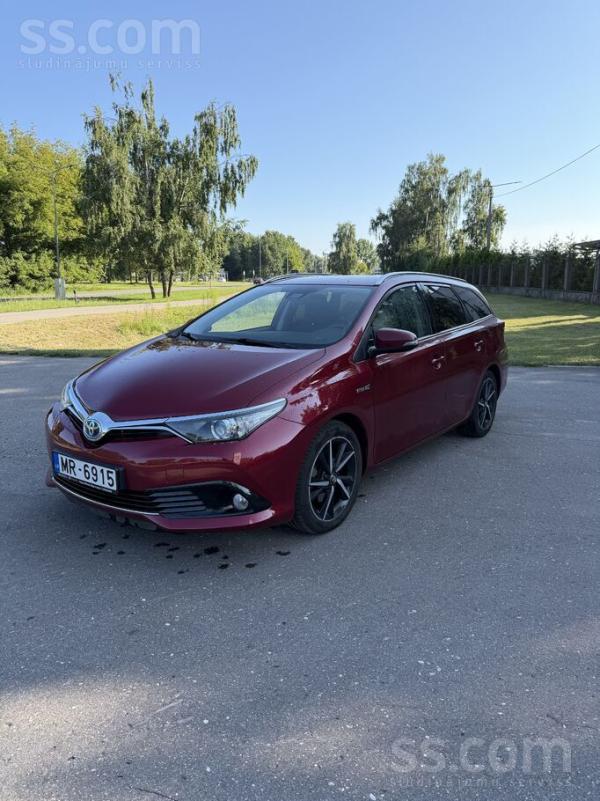 Sarkans Toyota Auris 2018 Rīga, ar dzinēja tilpumu 1.80 L un nobraukumu 109 tūkst. km par 12700 €, foto 2 vietnē AUTOMOTO.COM.LV