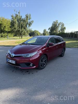 Sarkans Toyota Auris 2018 Rīga, ar dzinēja tilpumu 1.80 L un nobraukumu 109 tūkst. km par 12700 €, foto 3 vietnē AUTOMOTO.COM.LV