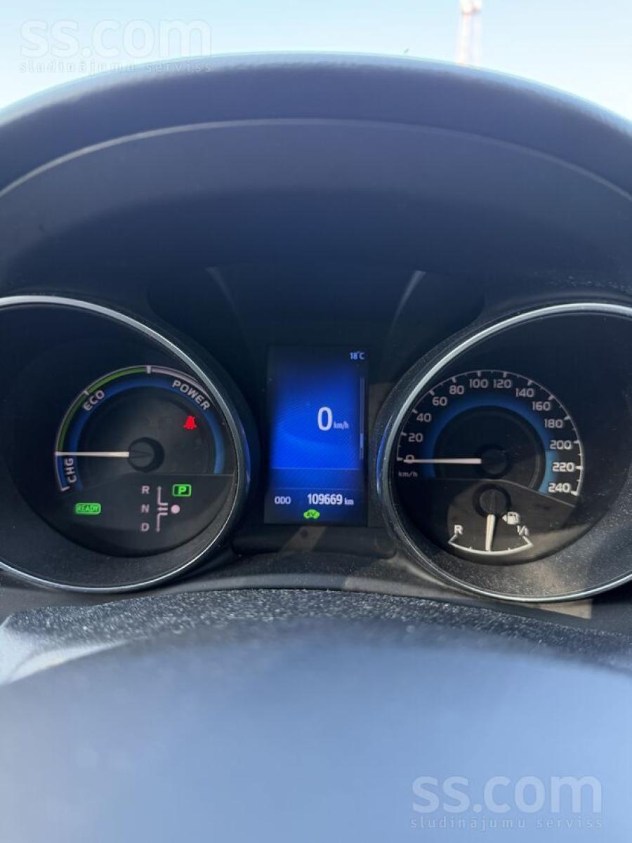 Sarkans Toyota Auris 2018 Rīga, ar dzinēja tilpumu 1.80 L un nobraukumu 109 tūkst. km par 12700 €, foto 9 vietnē AUTOMOTO.COM.LV