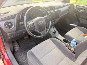 Red Toyota Auris 2018 in Vilnius, with an engine capacity of 1.80 L and mileage of 138 thousand km for 11200 €, photo 5 on AUTOMOTO.COM.LV