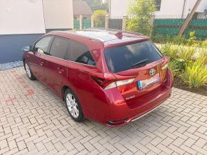 Red Toyota Auris 2018 in Vilnius, with an engine capacity of 1.80 L and mileage of 138 thousand km for 11200 €, photo 7 on AUTOMOTO.COM.LV