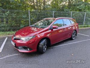 Красный Тойота Аурис 2018 в Таллин, объемом двигателя 1.80 л и пробегом 160 тыс. км за 12999 €, фото  на AUTOMOTO.COM.LV
