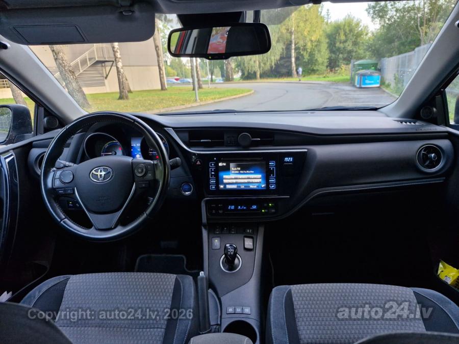Красный Тойота Аурис 2018 в Таллин, объемом двигателя 1.80 л и пробегом 160 тыс. км за 12999 €, фото 13 на AUTOMOTO.COM.LV