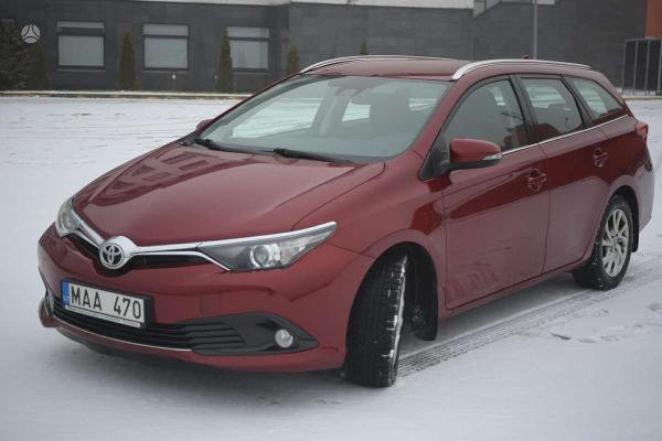 Red Toyota Auris 2019 in Vilnius, with an engine capacity of 1.60 L and mileage of 143 thousand km for 8900 €, photo 1 on AUTOMOTO.COM.LV
