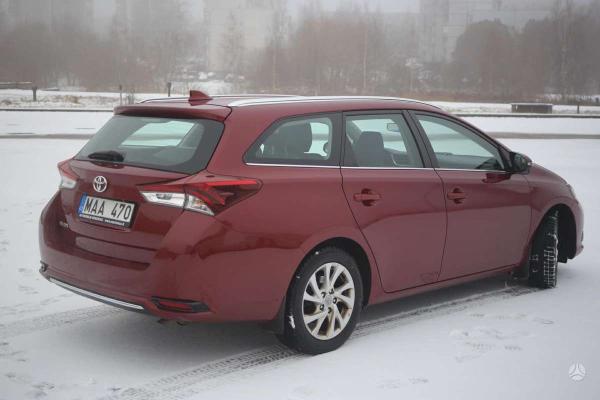 Sarkans Toyota Auris 2019 Viļņa, ar dzinēja tilpumu 1.60 L un nobraukumu 143 tūkst. km par 8900 €, foto 4 vietnē AUTOMOTO.COM.LV